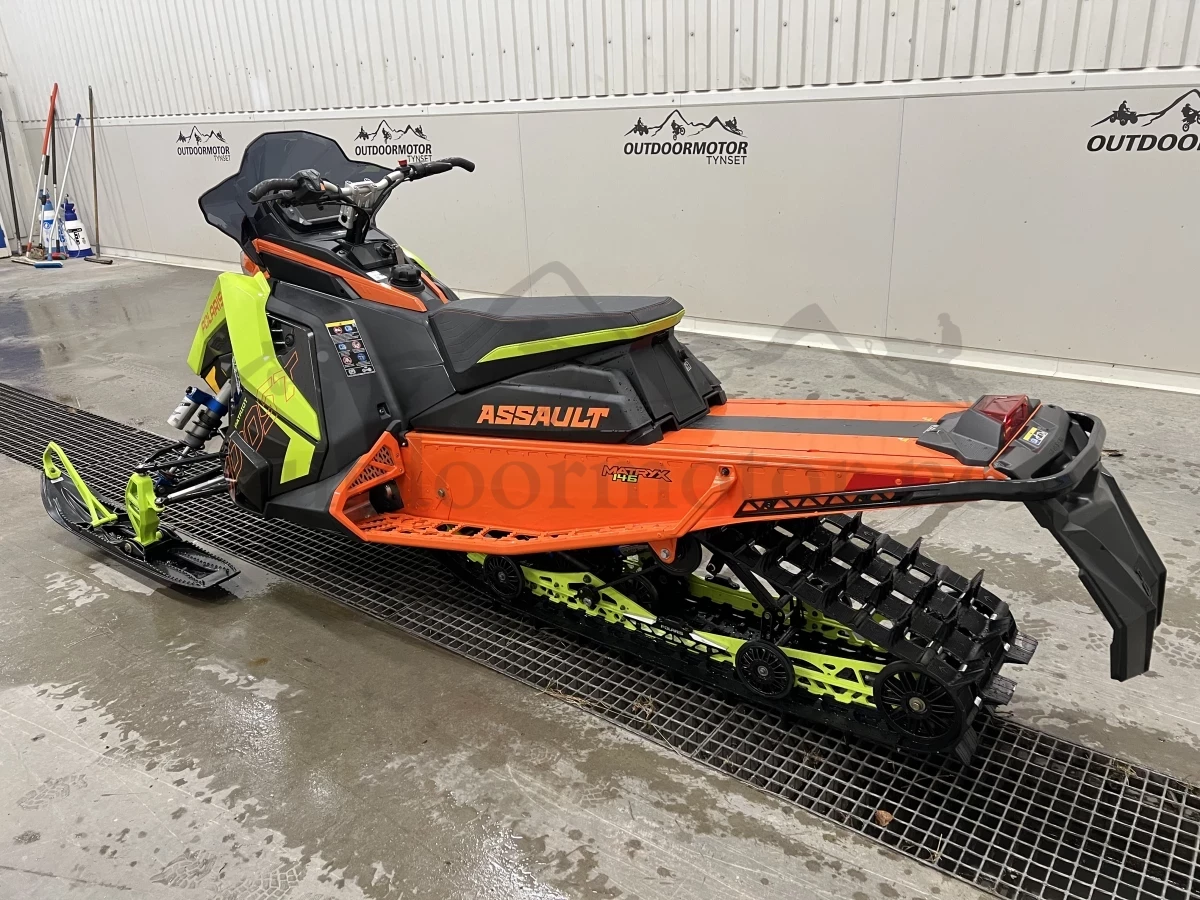 Polaris Switchback Assault 850 Boost 146" Turbo. Ny Maskin